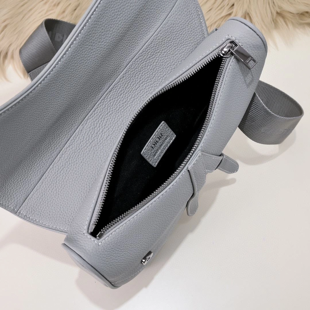 Bargain Christian Dior Saddle bags