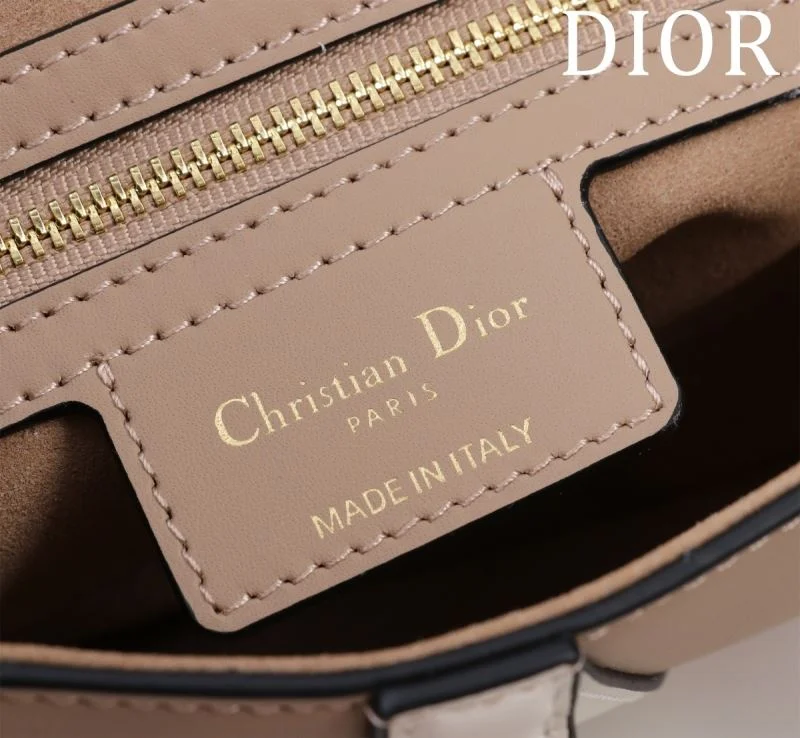 Cut-rate Christian Dior Saddle bags