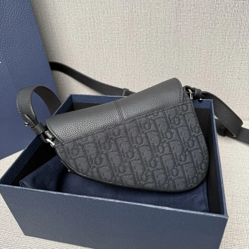 Accurate model Christian Dior Saddle bags