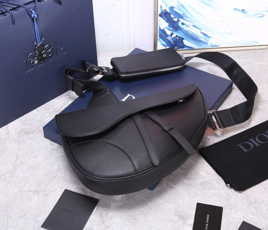 High fidelity Christian Dior Saddle bags