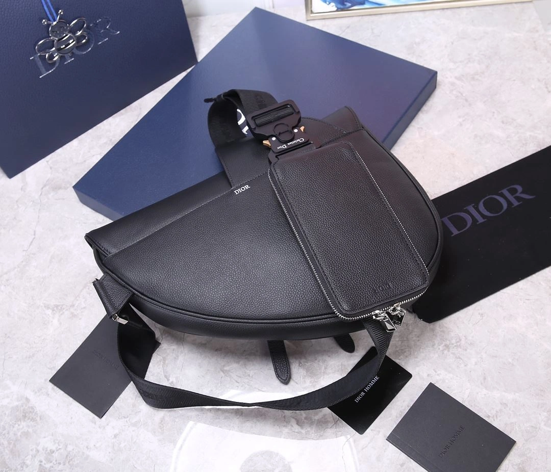 High fidelity Christian Dior Saddle bags