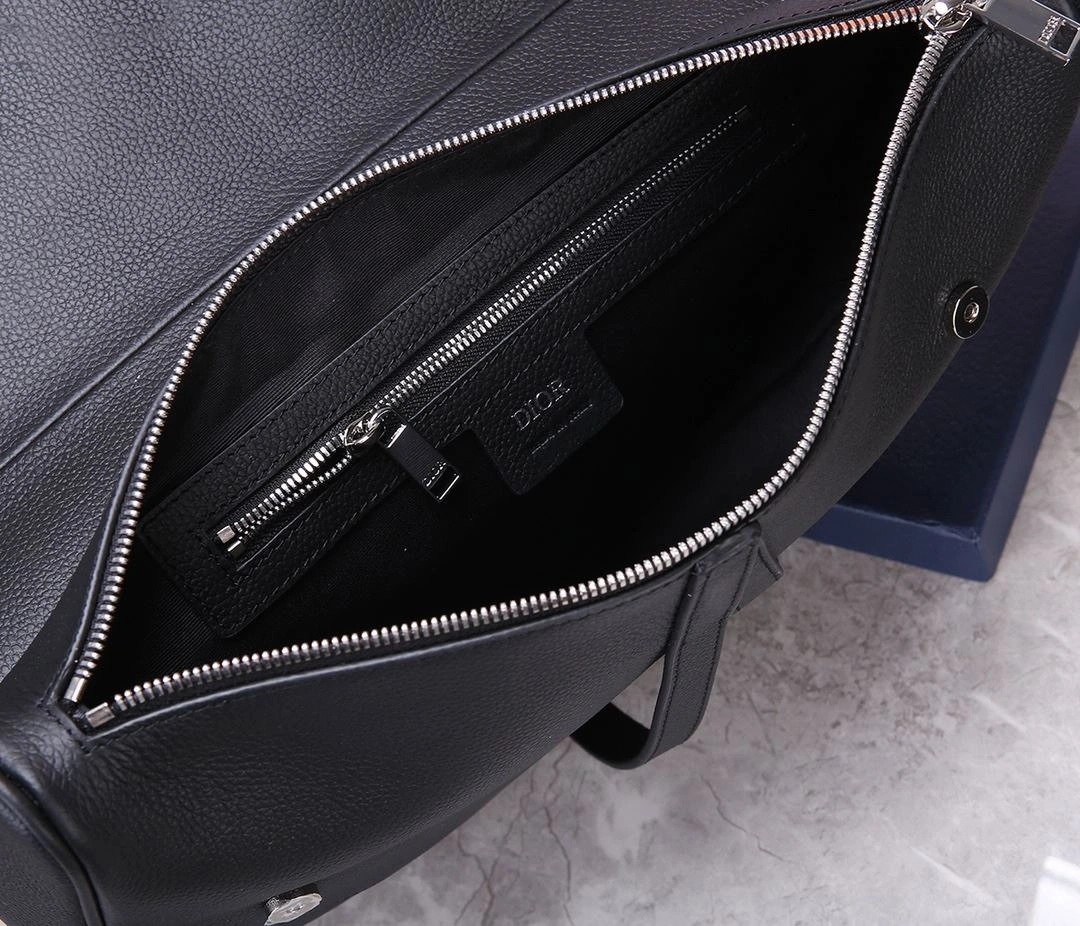 High fidelity Christian Dior Saddle bags