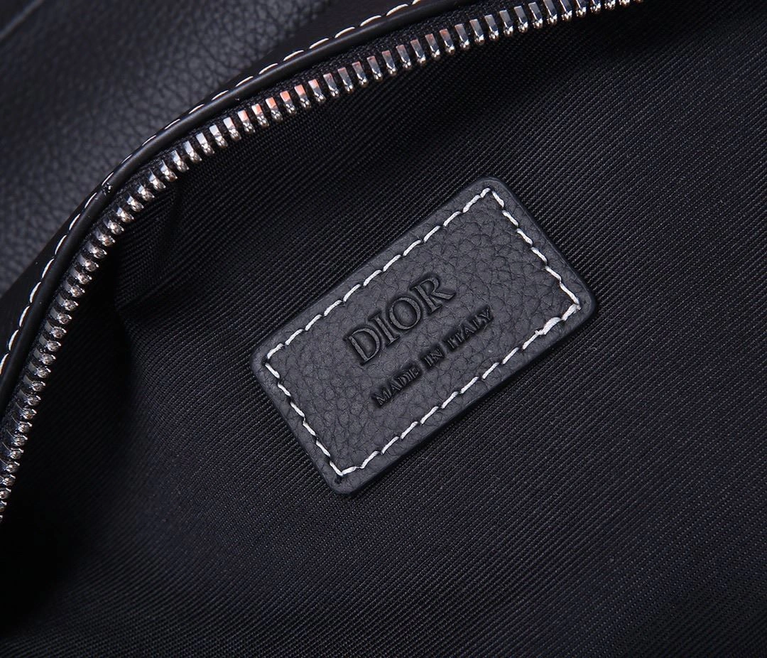 Accurate model Christian Dior Saddle bags