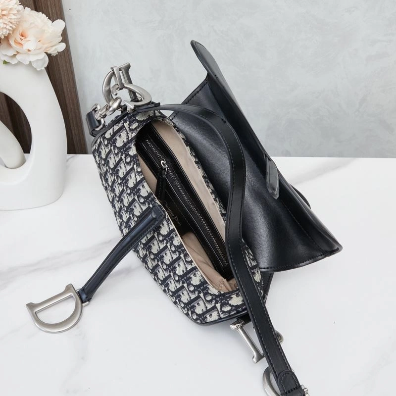 Cut-rate Christian Dior Saddle bags