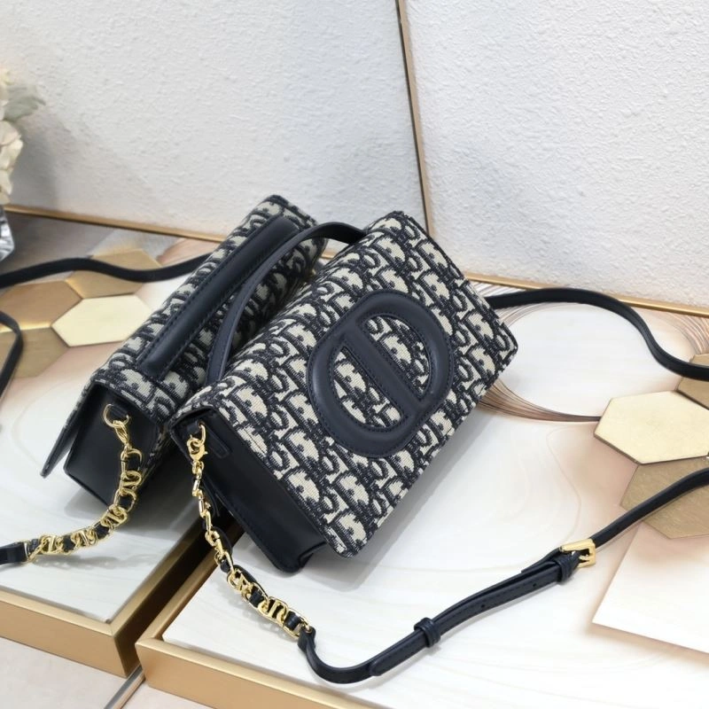 Accurate model Christian Dior Satchel Bags