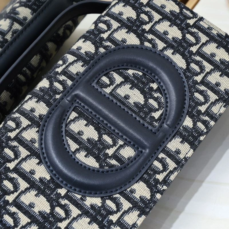 Accurate model Christian Dior Satchel Bags