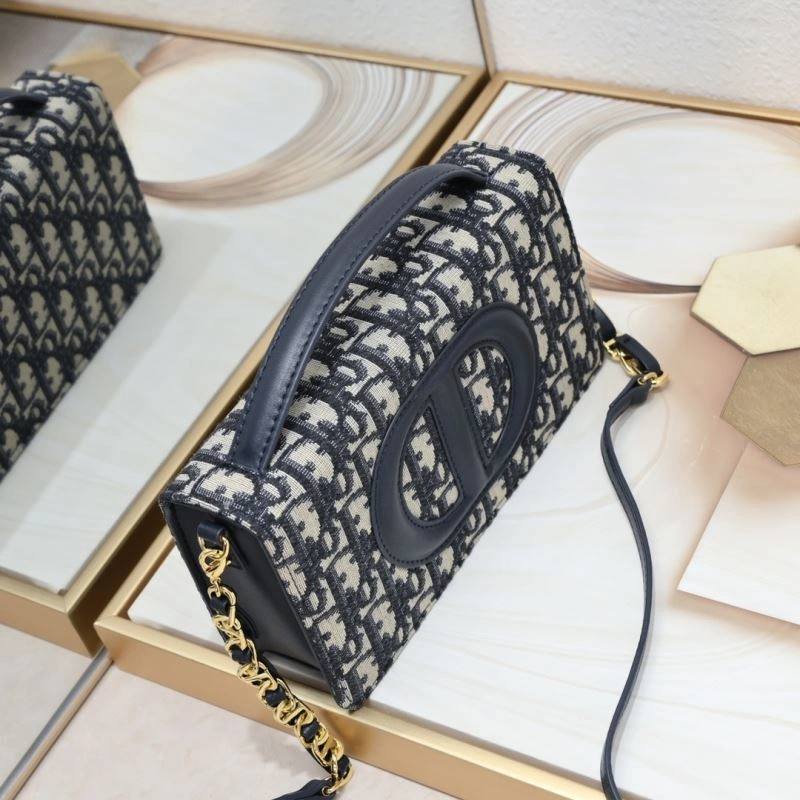 Accurate model Christian Dior Satchel Bags