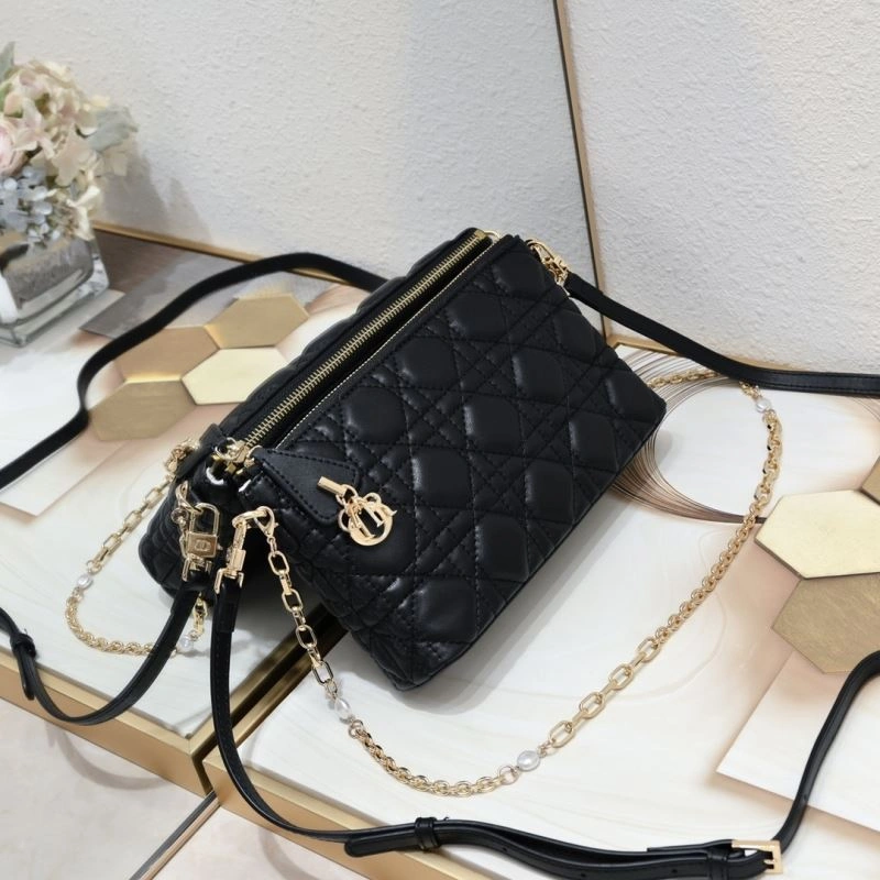 Accurate model Christian Dior Satchel Bags