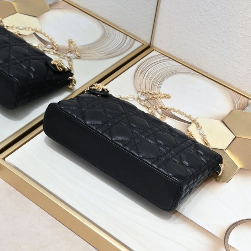 Accurate model Christian Dior Satchel Bags
