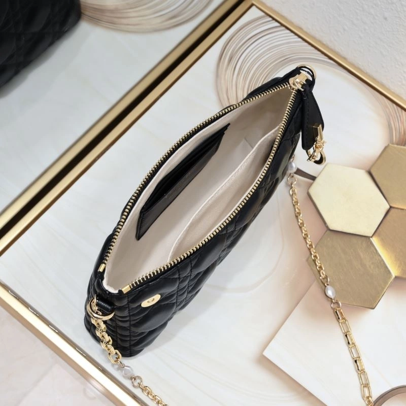 Accurate model Christian Dior Satchel Bags