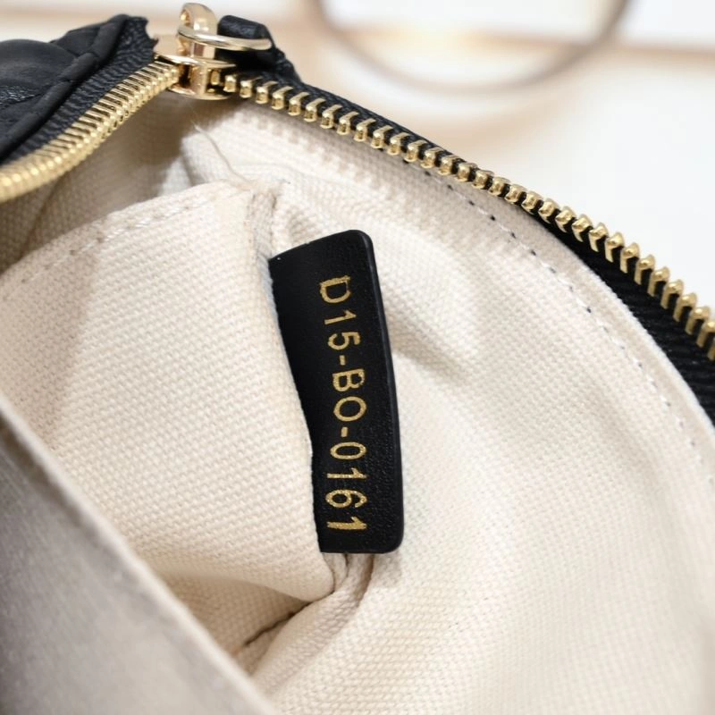 Accurate model Christian Dior Satchel Bags