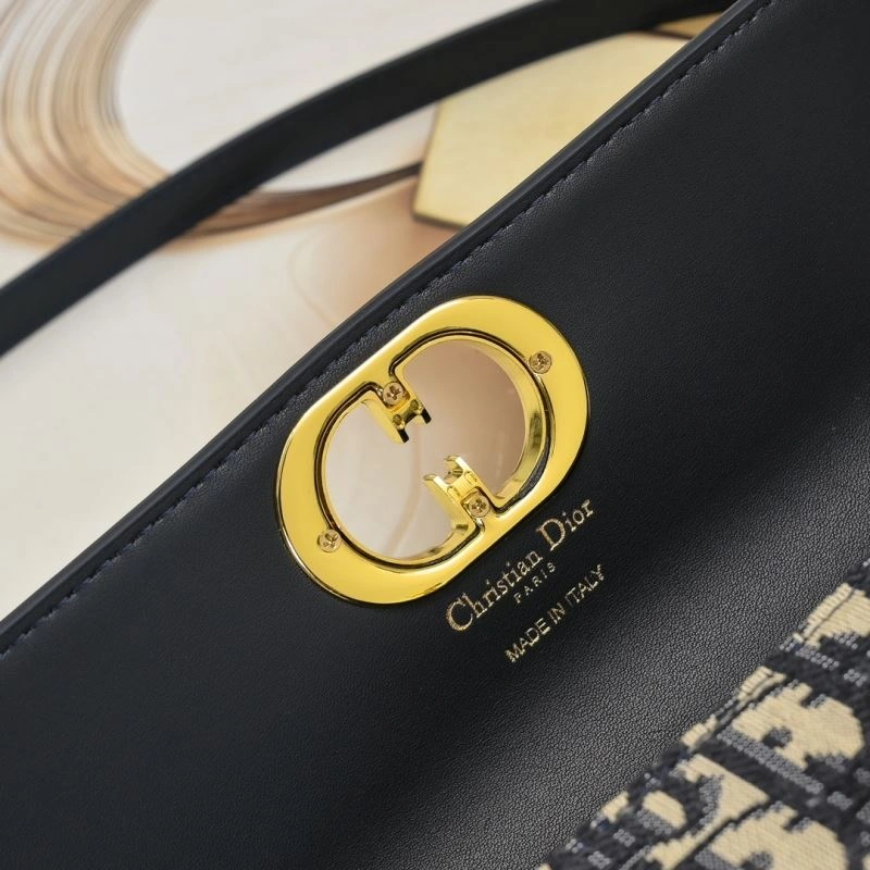 Accurate model Christian Dior Satchel Bags