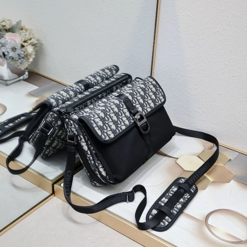 Accurate model Christian Dior Satchel Bags