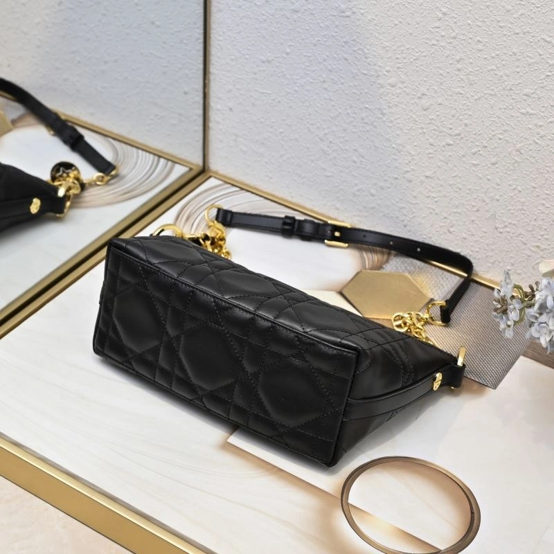 Accurate model Christian Dior Satchel Bags