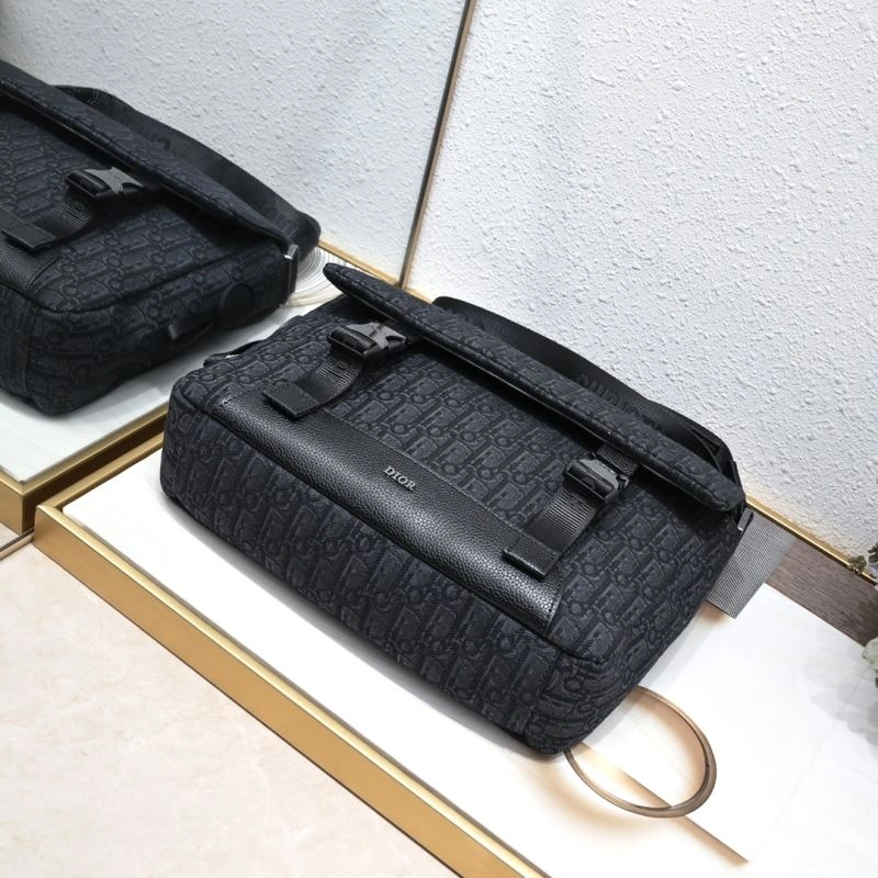 Accurate model Christian Dior Satchel Bags