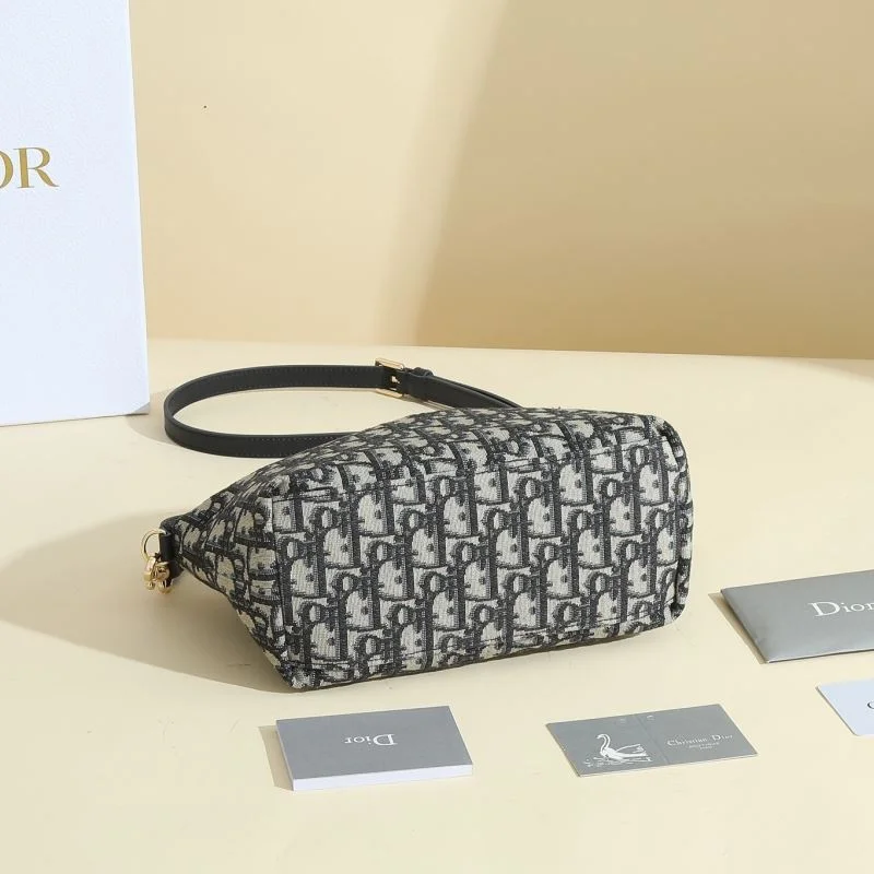 Accurate model Christian Dior Satchel Bags