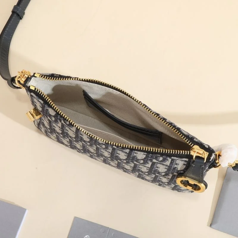 Accurate model Christian Dior Satchel Bags