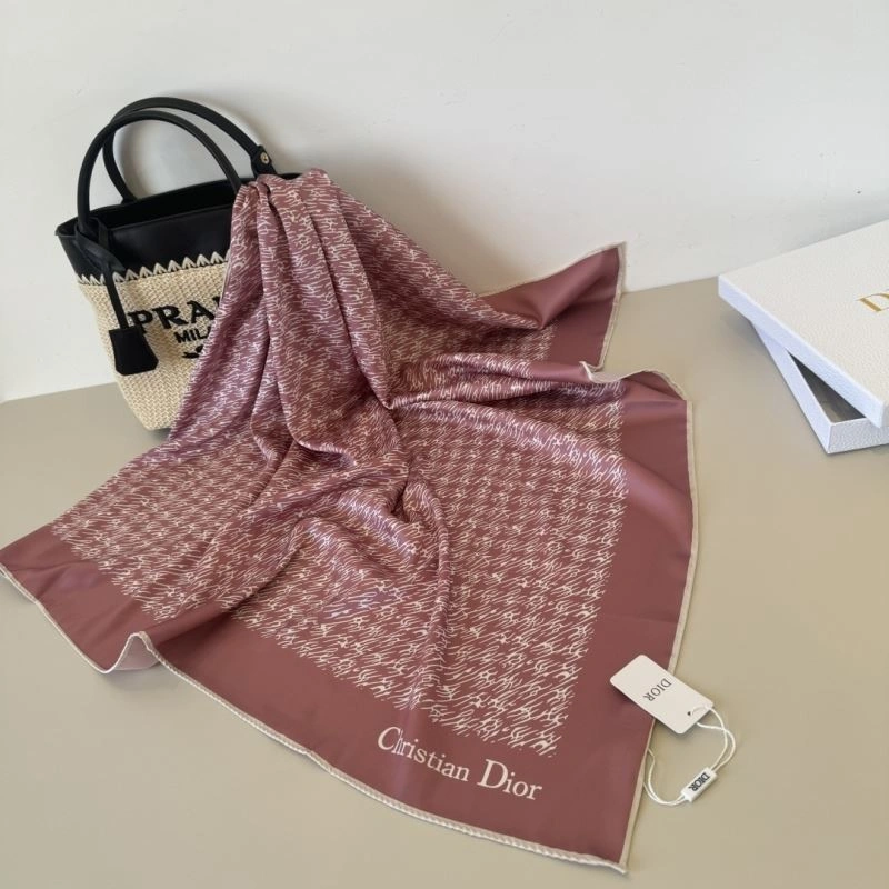 Accurate model Christian Dior Scarf