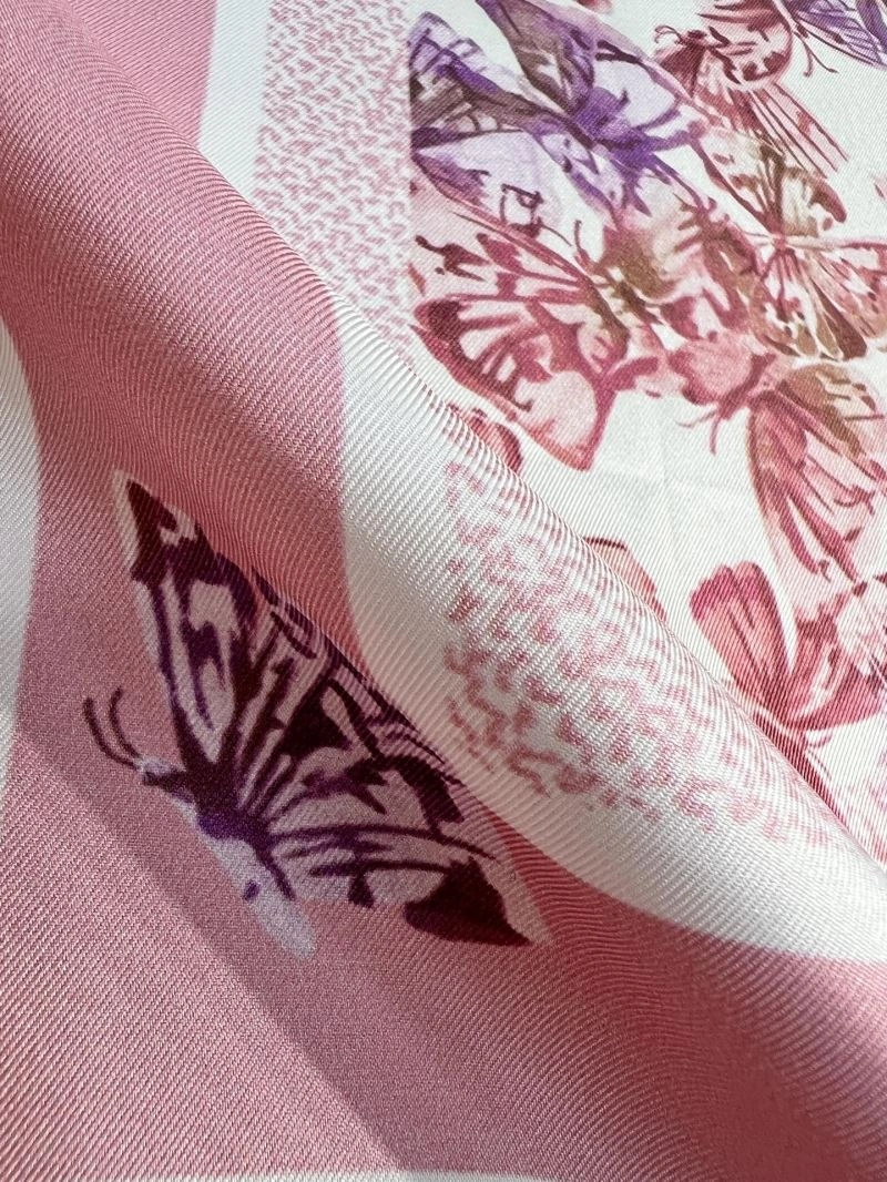Top match Christian Dior Scarf