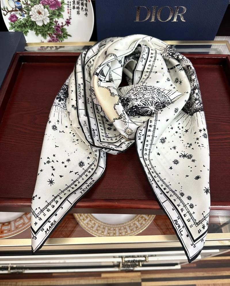 Low-cost Christian Dior Scarf