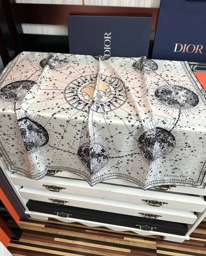 Low-cost Christian Dior Scarf