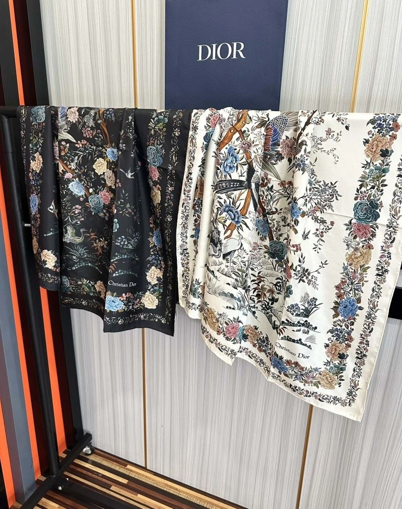 Accurate model Christian Dior Scarf
