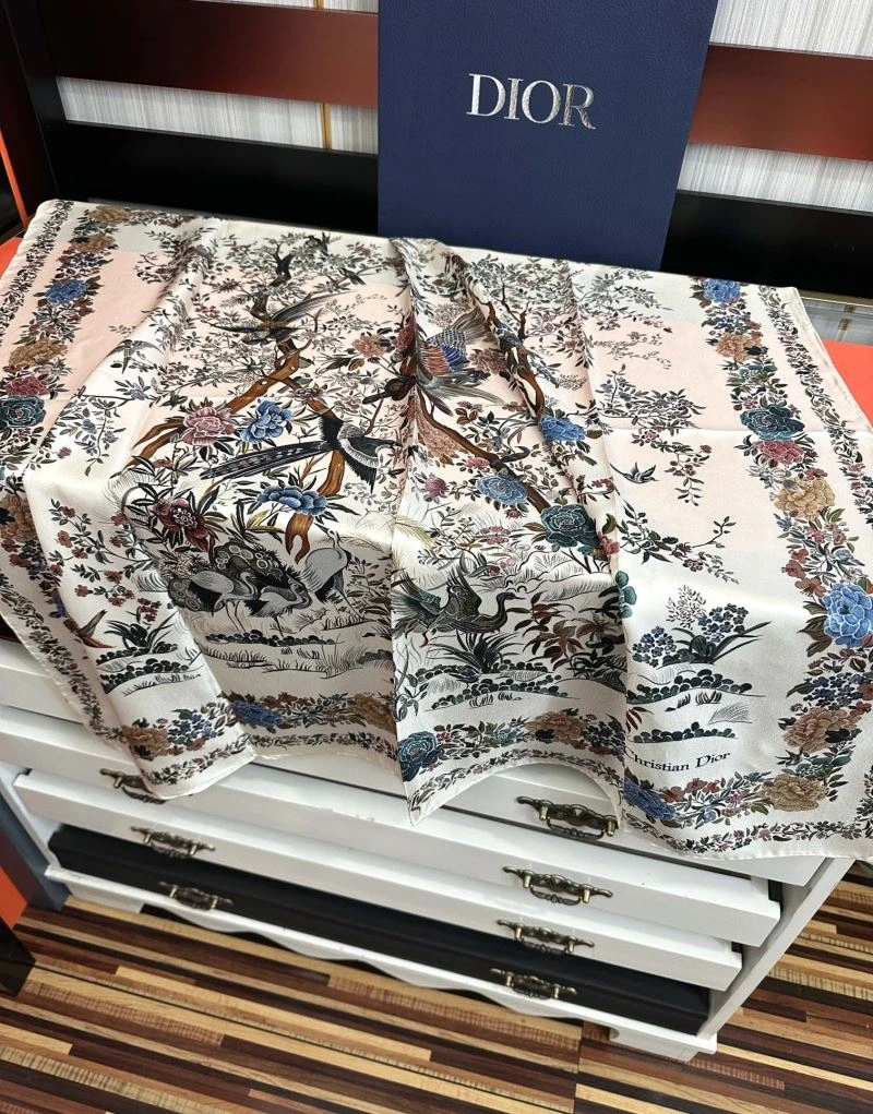 Accurate model Christian Dior Scarf