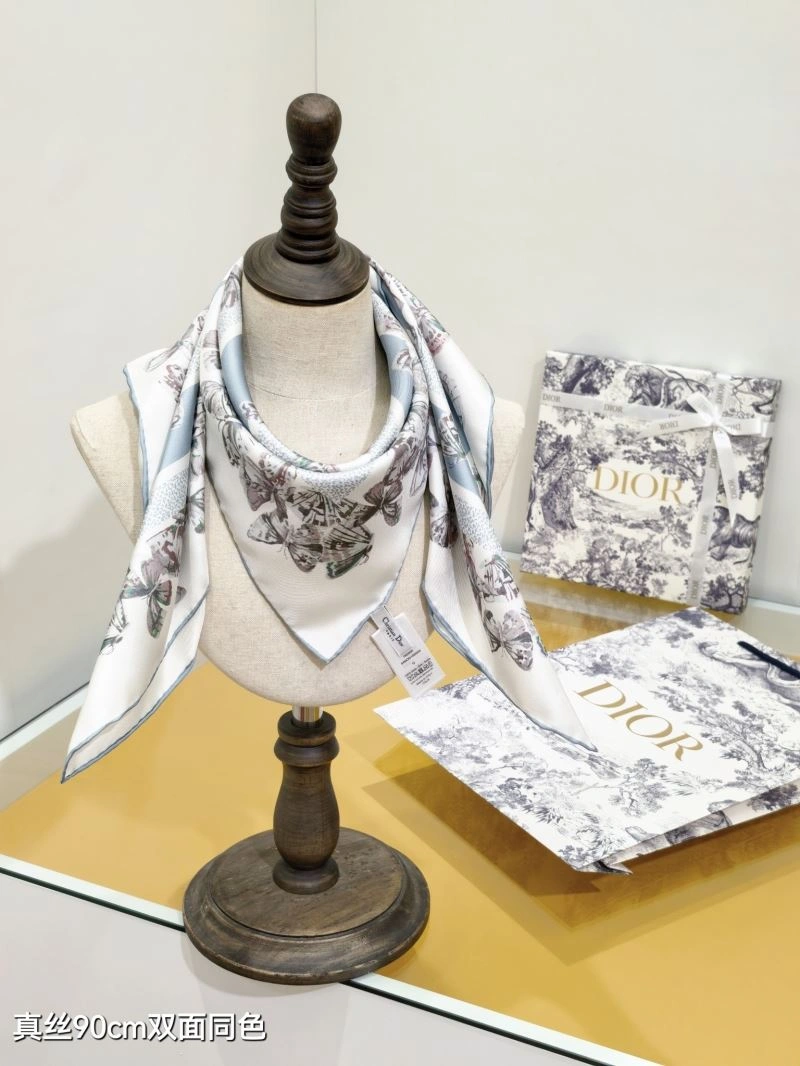 Top match Christian Dior Scarf