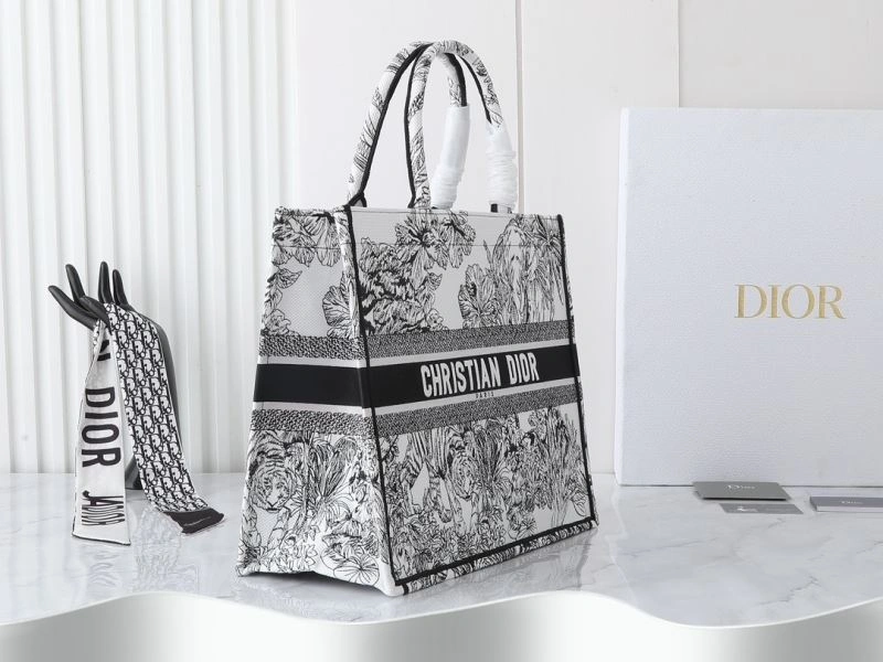 Reasonably priced Christian Dior Shopping Bags
