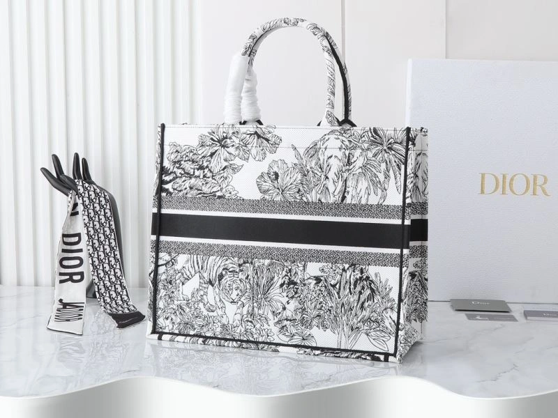 Reasonably priced Christian Dior Shopping Bags