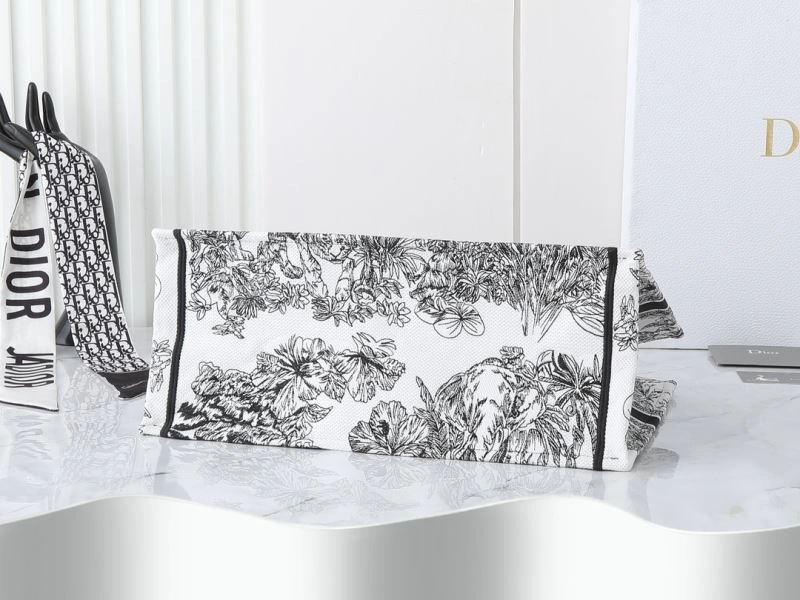 Reasonably priced Christian Dior Shopping Bags