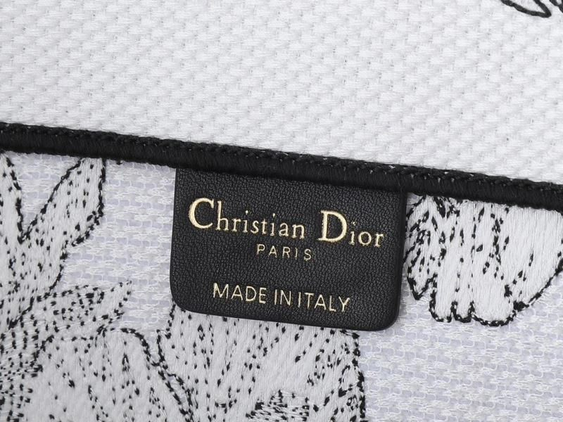 Reasonably priced Christian Dior Shopping Bags