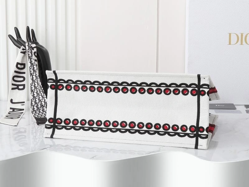 Reasonably priced Christian Dior Shopping Bags