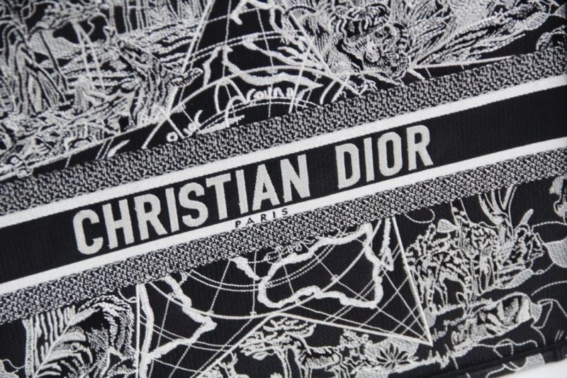 Reasonably priced Christian Dior Shopping Bags