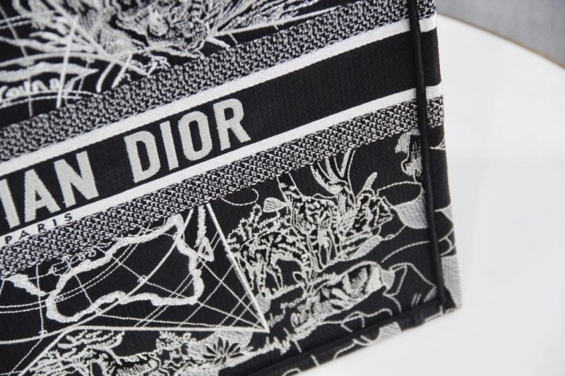 Reasonably priced Christian Dior Shopping Bags
