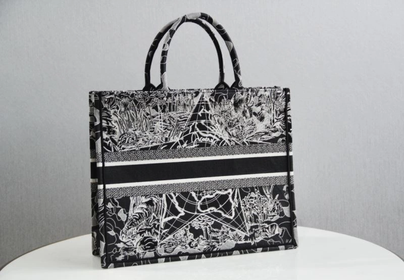 Reasonably priced Christian Dior Shopping Bags