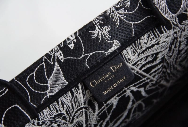 Reasonably priced Christian Dior Shopping Bags