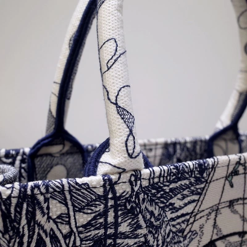 Reasonably priced Christian Dior Shopping Bags