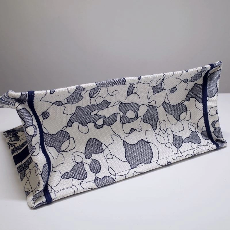 Reasonably priced Christian Dior Shopping Bags