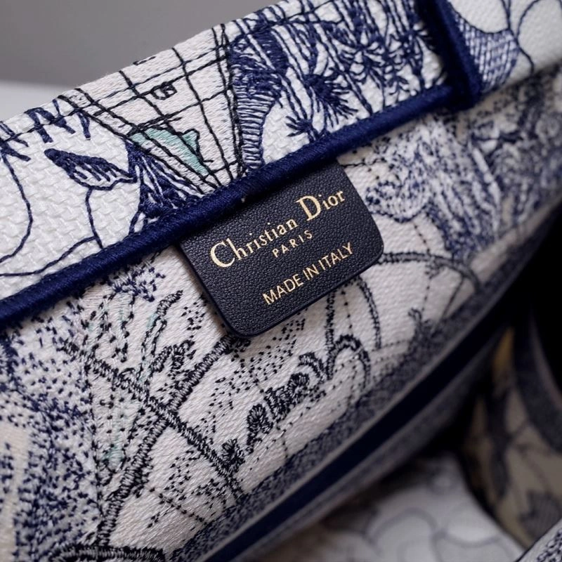 Reasonably priced Christian Dior Shopping Bags