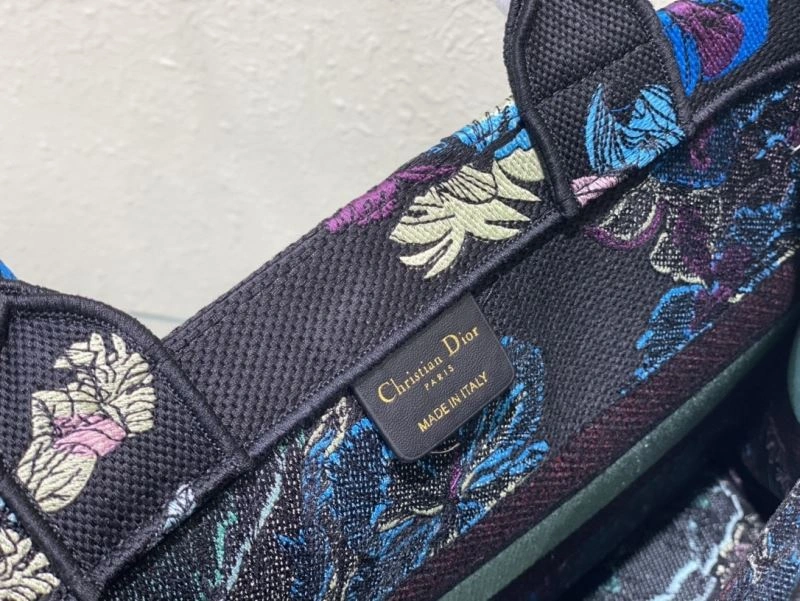 Reasonably priced Christian Dior Shopping Bags