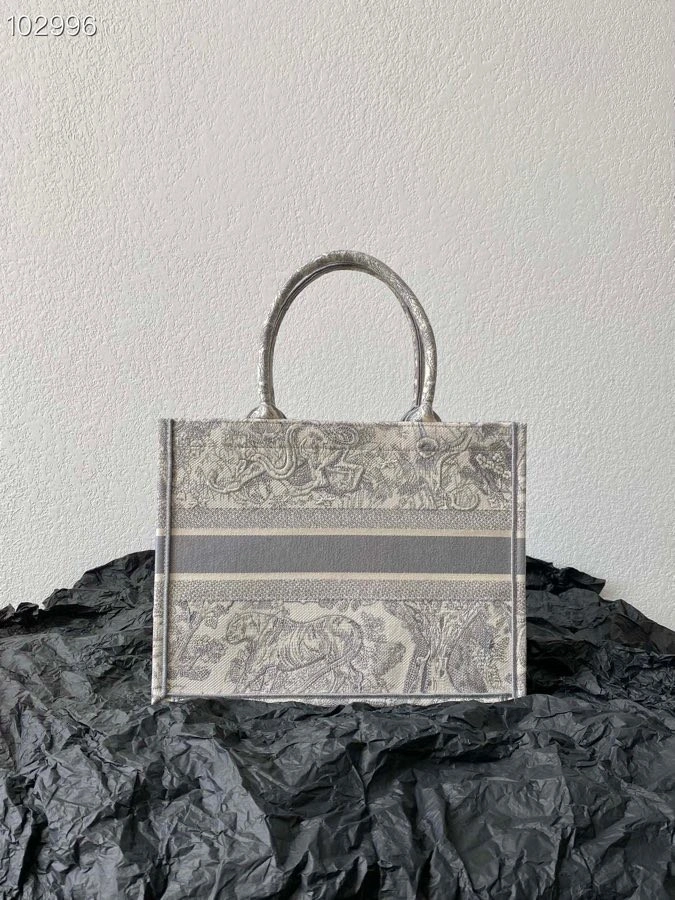 Reasonably priced Christian Dior Shopping Bags