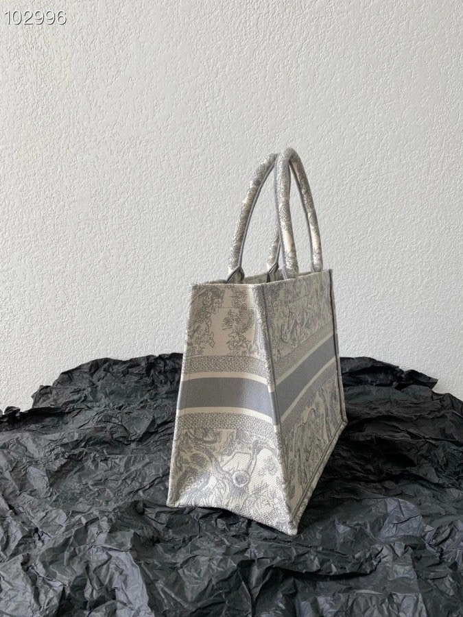 Reasonably priced Christian Dior Shopping Bags