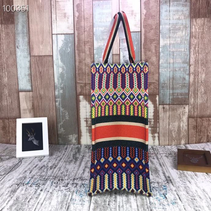 Accurate model Christian Dior Shopping Bags