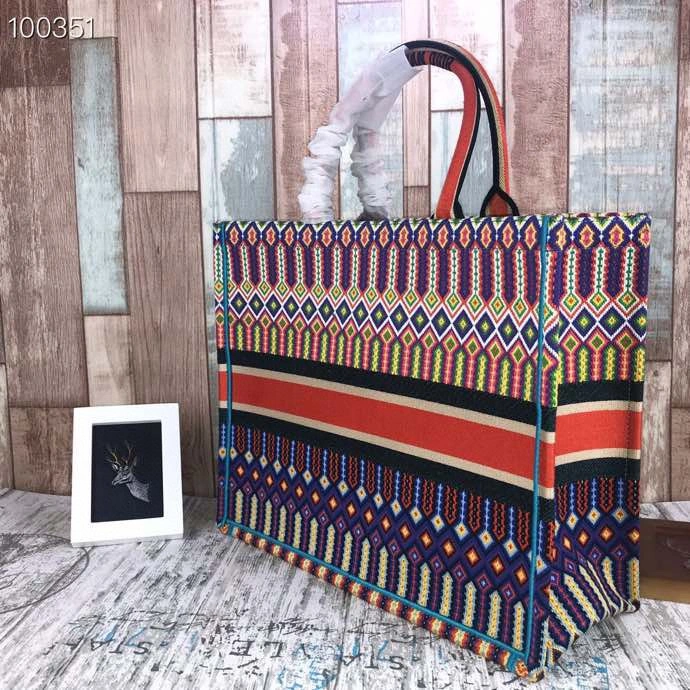 Accurate model Christian Dior Shopping Bags