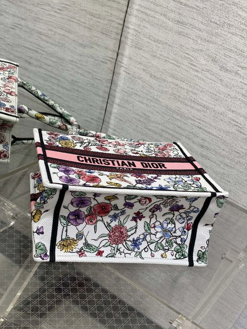 Reasonably priced Christian Dior Shopping Bags