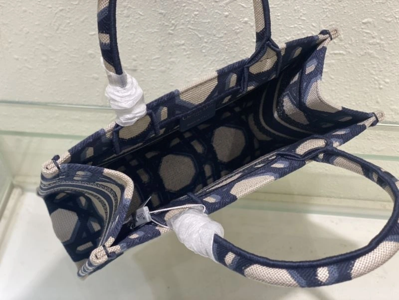 Reasonably priced Christian Dior Shopping Bags