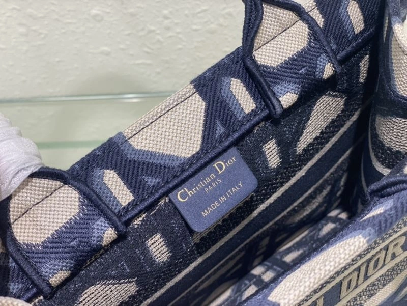 Reasonably priced Christian Dior Shopping Bags
