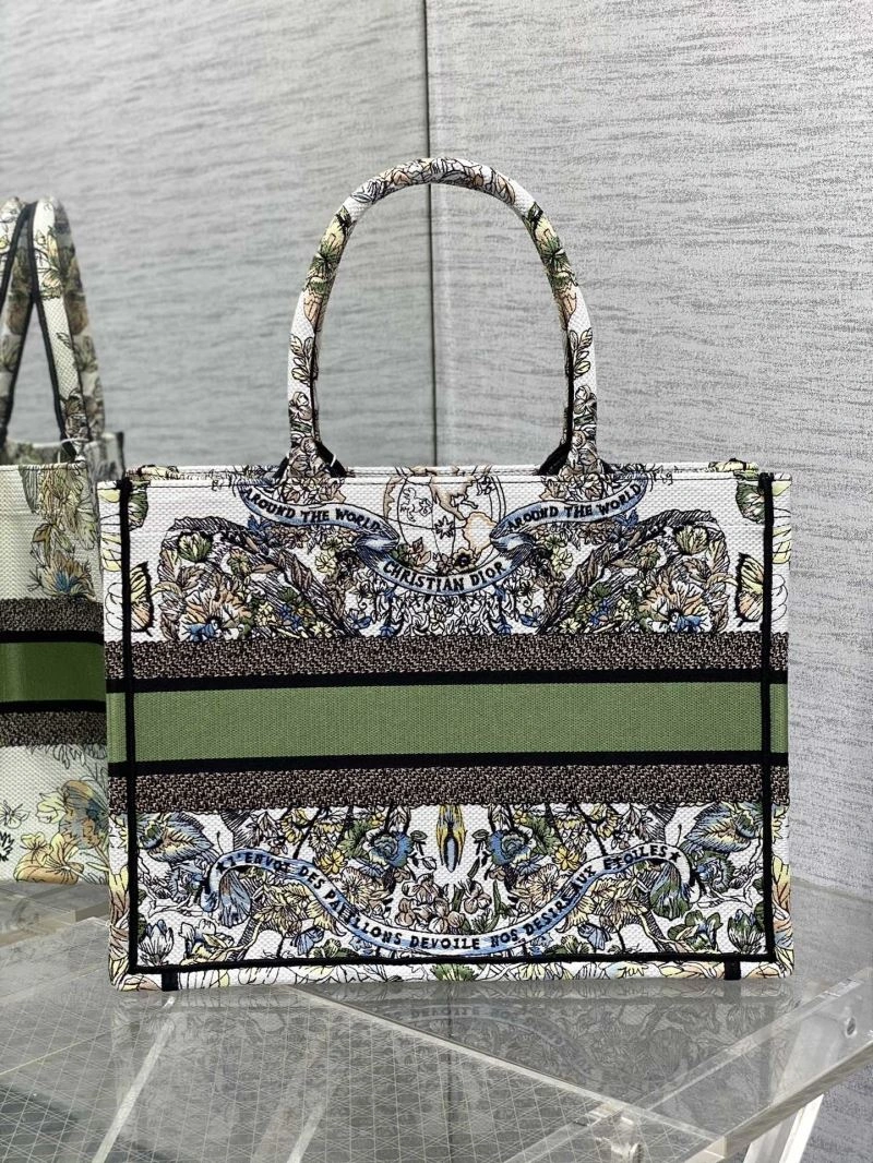 Accurate model Christian Dior Shopping Bags