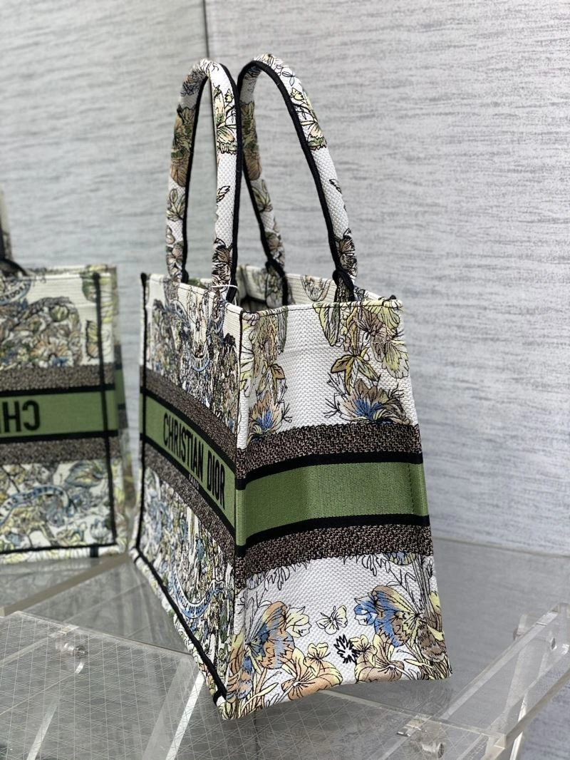 Accurate model Christian Dior Shopping Bags